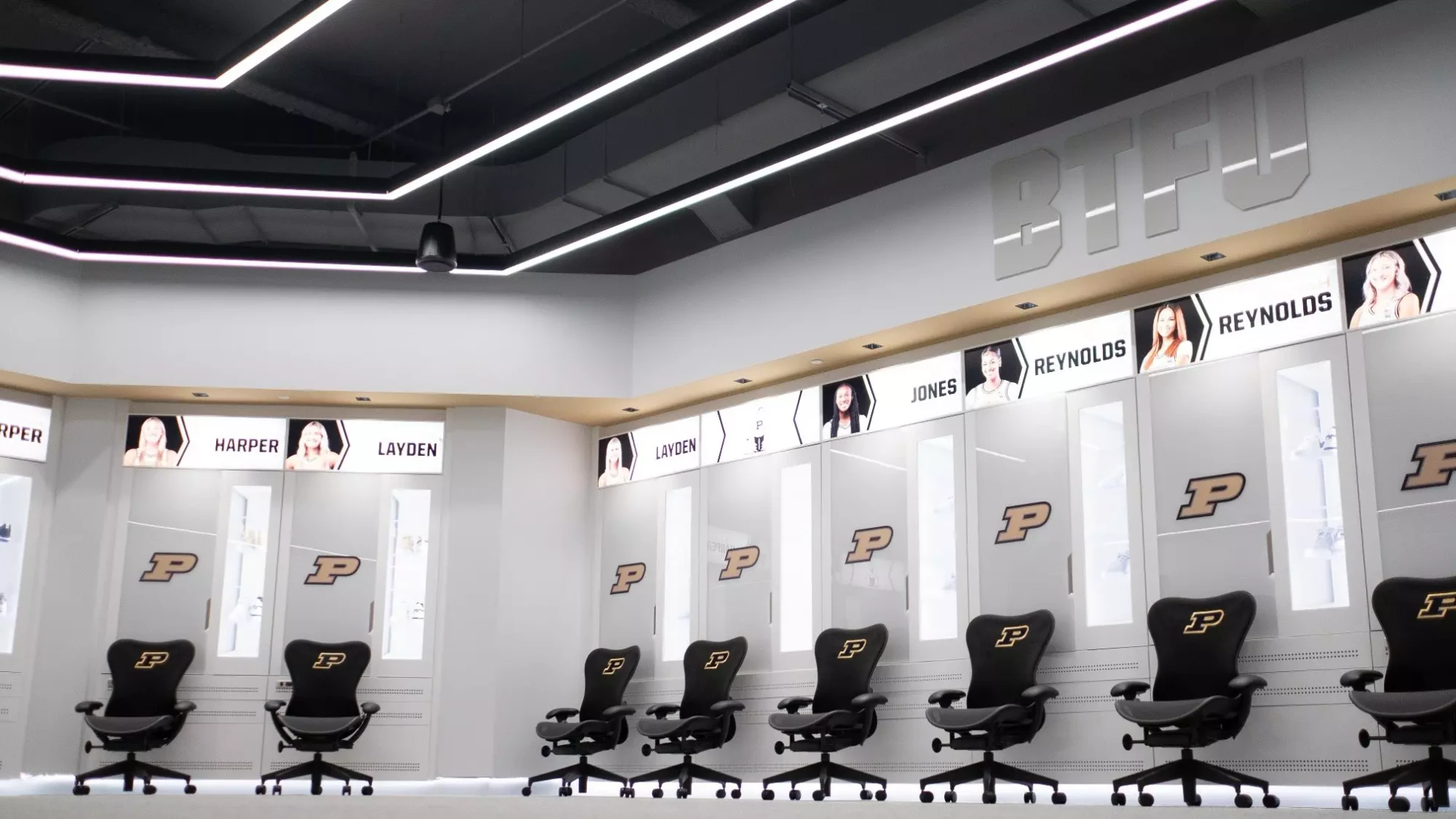 Boilers Move Into New Locker Room - Purdue Boilermakers - Official ...