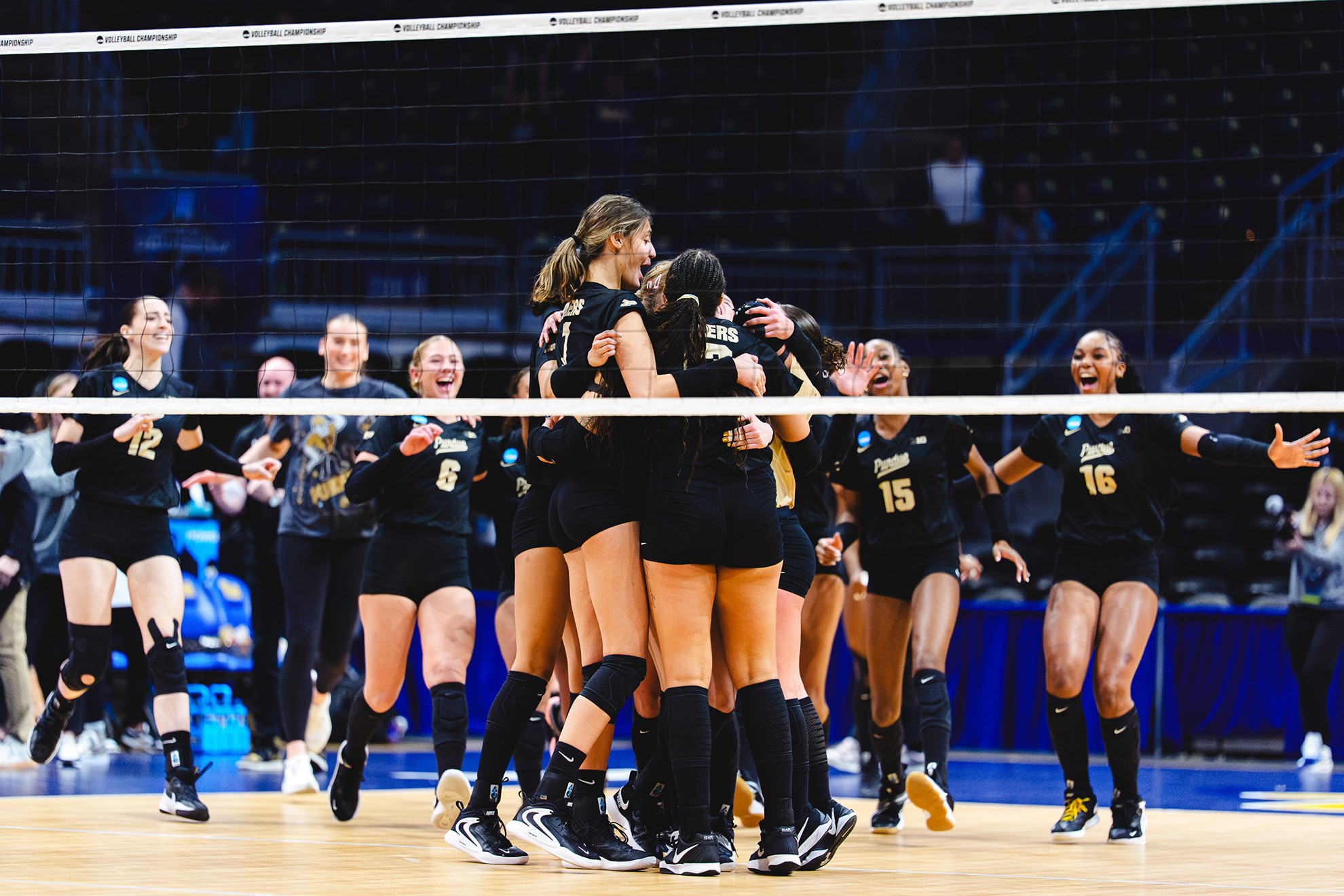 Volleyball win against SMU at NCAA Sweet 16 - Purdue Boilermakers ...